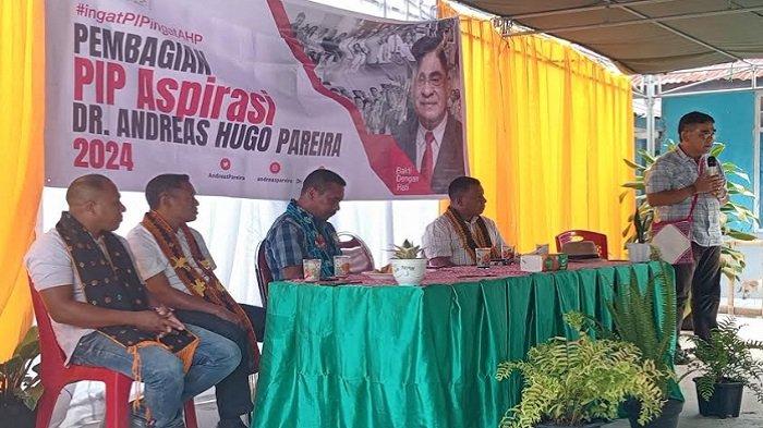 Andreas Hugo Parera Serahkan Beasiswa PIP 3186 Kepada Pelajar di Ngada ...