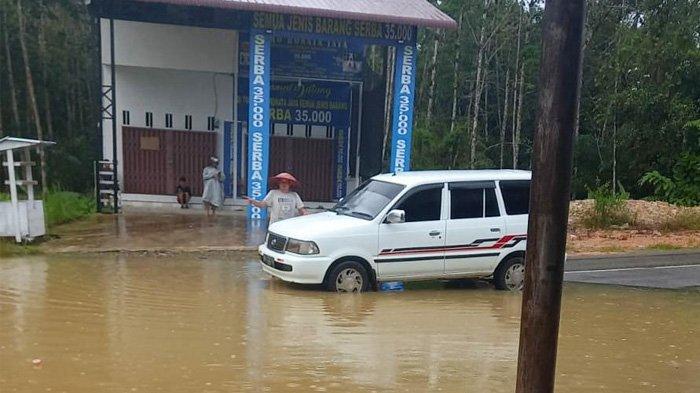 Sungai Tepuai dan Sungai Embau di Kalimantan Barat Meluap, Rendam Rumah ... Sungai Tepuai dan Sungai Embau di Kalimantan Barat Meluap, Rendam Rumah ...