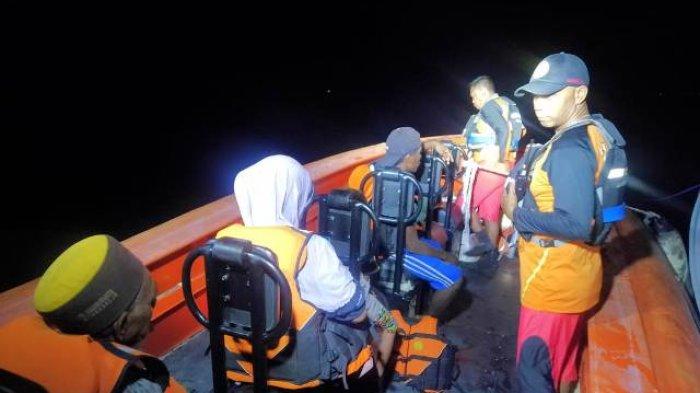 Tim SAR Maumere Berhasil Evakuasi Lima Penumpang di Perairan Sikka - Pos-kupang.com