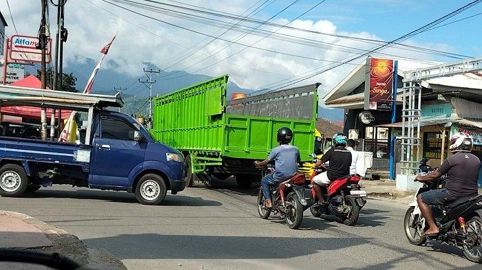 Kendaraan Plat Nomor Luar Daerah Banyak Beroperasi di Ende NTT - Pos ...