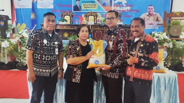 Bupati Paulina Haning Luncurkan Beras Premium Nona Rote - Pos-kupang.com