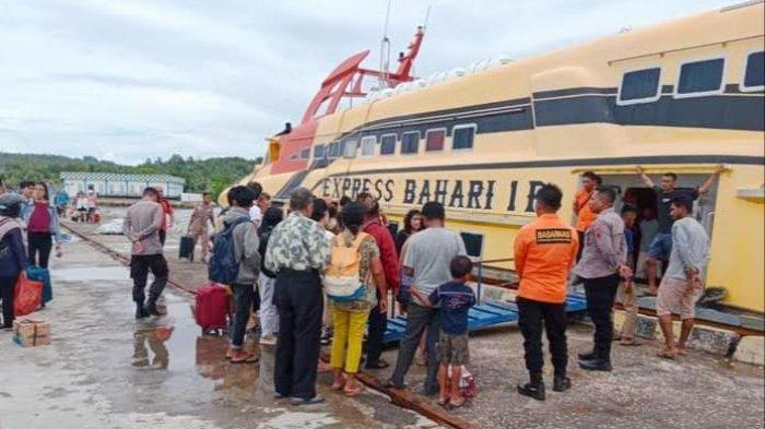 Rehab Dermaga Ba'a, Kapal Express Bahari Express 1 F Dialihkan Sandar ...