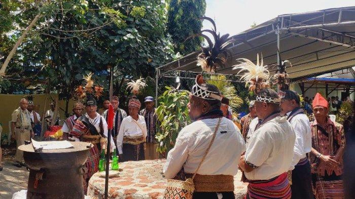 Bupati Alor Resmikan Mezbah dan Kukuhkan Lembaga Adat Rumpun Akham ...