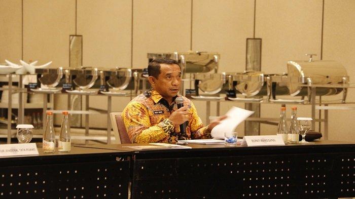 Bupati Hery Bahas Tata Ruang Wilayah Perkotaan Langke Rembong Bersama