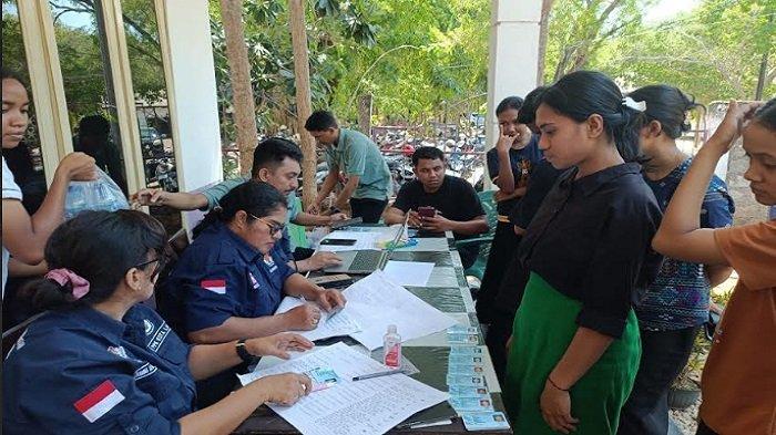 Pengurusan DPTb Hari terakhir di Kampus UKAW Kota Kupang Membludak ...