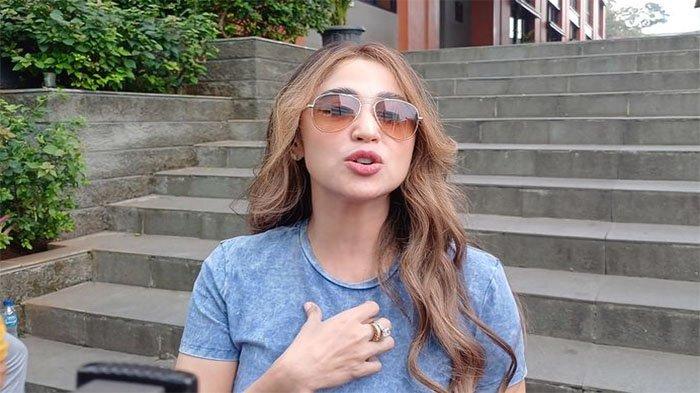 Pria Tak Dikenal Datangi Tunjukkan Bagian Tubuh Ke Dewi Persik Datang Lewat Pagar Nggak Normal