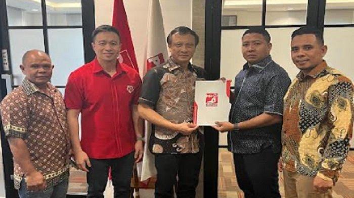 Dokter Agus Taolin Dapat Surat Tugas dari DPP PSI untuk Pilkada Belu - Pos-kupang.com