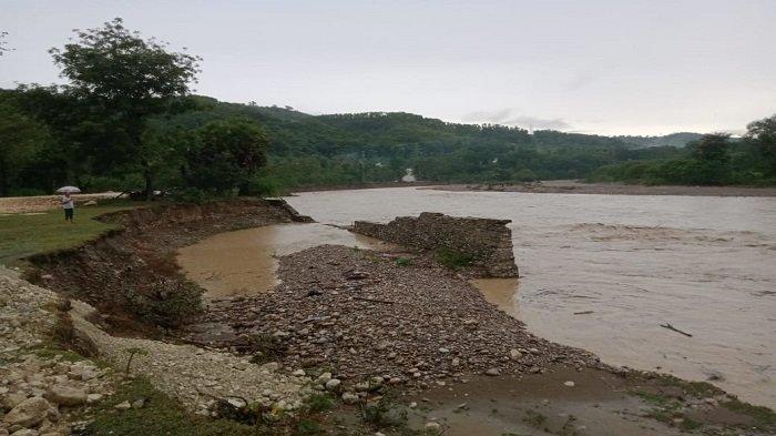 Erosi Akibat Banjir di Sungai Bokong Ancam Jalur Alternatif Longsor ...
