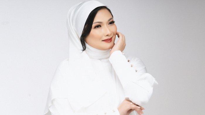 Penyanyi Fryda Lucyana Mengajak Kita Mendoakan Indonesia Maju dan ...