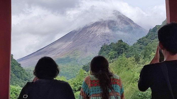 Gunung Merapi Erupsi: 9 Guguran Lava Meluncur ke Arah Kali Bebeng - Pos ...