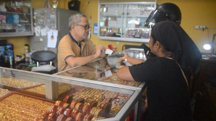 Harga Emas Naik, Penjualan di Toko Emas Atambua Menurun - Pos-kupang.com