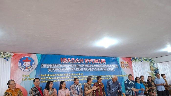 Ketua Pembina Yayasan UKAW Ingatkan Pentingnya Bijak Dalam Bersikap dan ...