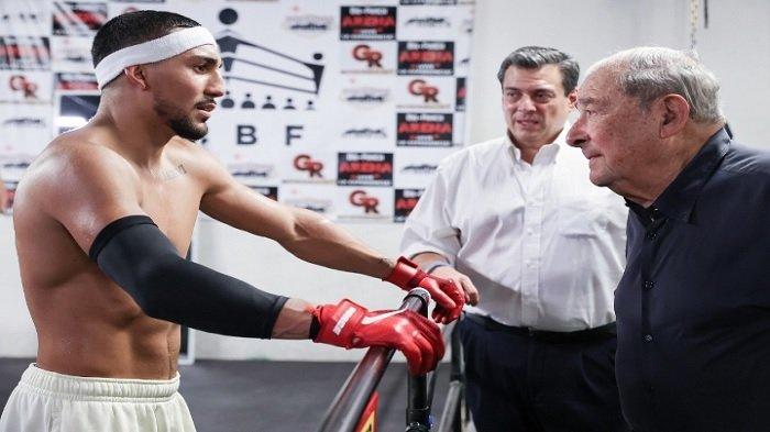 Jadwal Tinju Dunia, Bob Arum Enggan Tempatkan Teofimo Lopez vs Subriel Matias di PPV - Pos ...