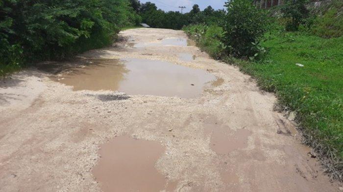 Jalan Menuju Lokasi Wisata Pantai Mananga Aba Sumba Barat Daya ...