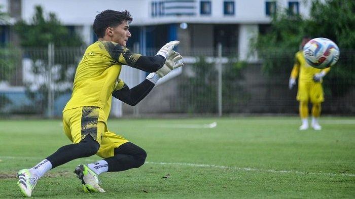Kiper Persib Bandung asal Filipina Kevin Ray Mendoza dan Istri Mengaku ...