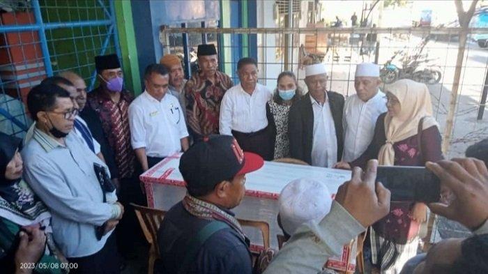 Jenazah Wakil Bupati Alor Tiba di Bandara El Tari Kupang - Pos-kupang.com