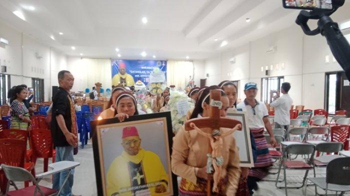 Jenazah Uskup Emeritus Mgr Anton Pain Ratu Dibawa ke Katedral Atambua ...