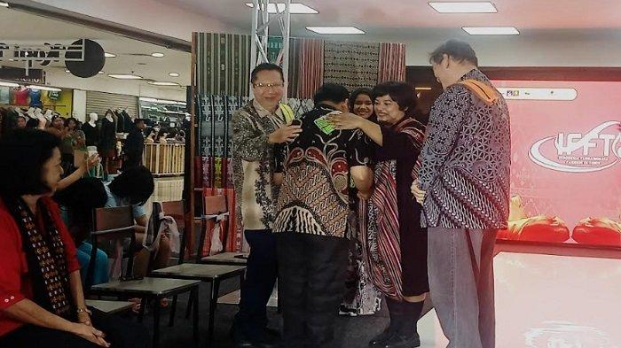 Sebastian Salang Apresiasi Indonesia Flobamorata Fashion in Town 2024 - Pos-kupang.com