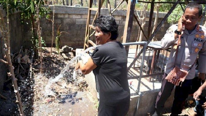 Krisis Air Bersih Warga, Kapolresta Kupang Kota Resmikan Sumur Bor dan Pompa Air - Pos-kupang.com
