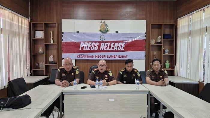 Tersangka Korupsi Perumda Lawadi Sumba Barat Daya Bertambah, Kejari Tahan Agustinus Lamunde ...