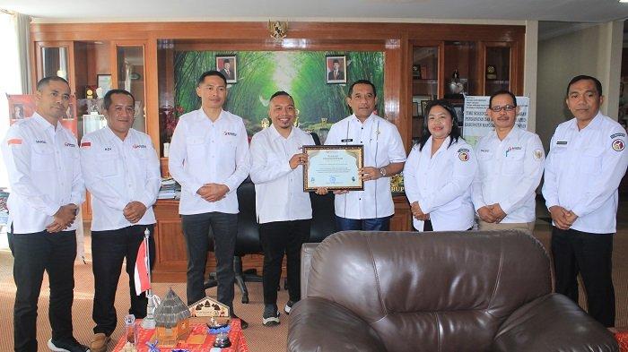 Ketua Bawaslu Manggarai Kembalikan Rp 1,1 Miliar Begini Respon Bupati Heribertus Nabit - Pos ...