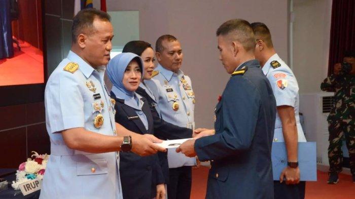 Dankodiklatau Arif Mustofa Tutup Pendidikan Sekkau Angkatan ke-115 ...