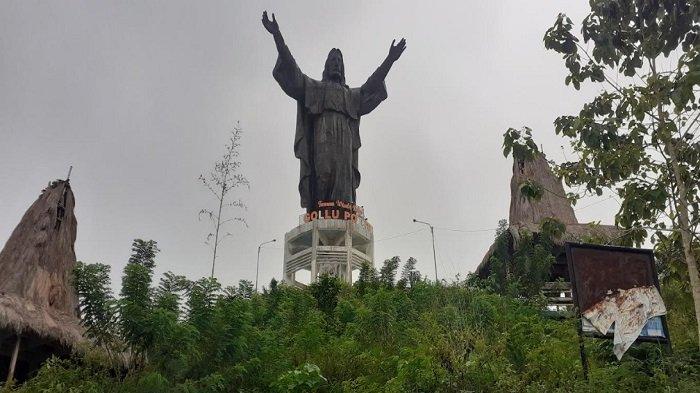 Lokasi Wisata Rohani Patung Yesus Gollu Poto Penuh Rumput Liar - Pos ...
