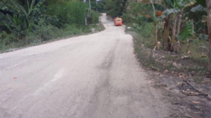 Begini Kondisi Ruas Jalan Perempatan Lapangan Galatama Kota Tambolaka ...
