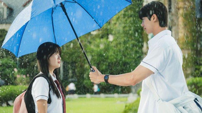Sinopsis Lovely Runner, Drama Korea Romantis yang Diperankan Kim Hye ...