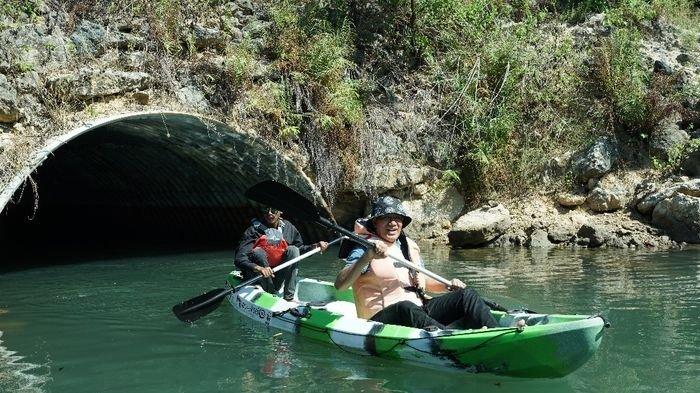 Wisata NTT - Main Kayak Menyusuri Hutan Mangrove di Dusun Rangko Desa ...