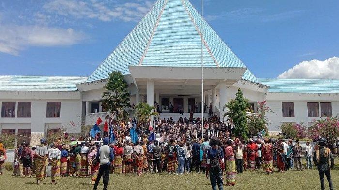 BREAKING NEWS: Tolak Peralihan Status Cagar Alam Mutis, Masyarakat Adat ...