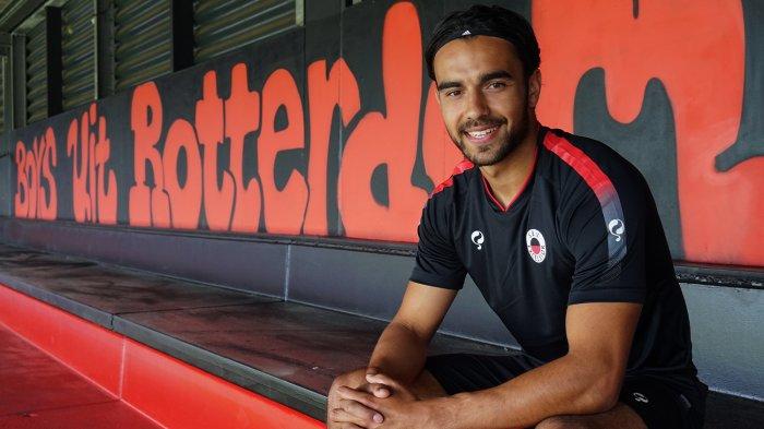 Transfer Pemain : Gelandang Timnas Belanda Mitchell van Rooijen ...