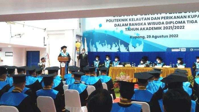 Politeknik Kelautan dan Perikanan Kupang Luluskan 90 Wisudawan, Begini Pesan Gubernur NTT - Pos ...