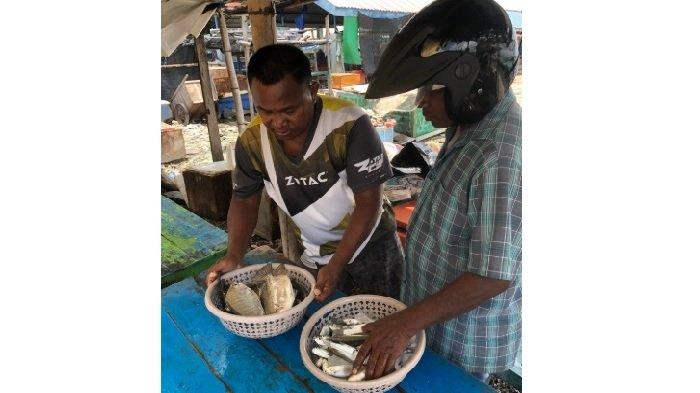 Nelayan Takut Melaut, Harga Ikan di Pasar Oeba Naik - Halaman all - Pos ...