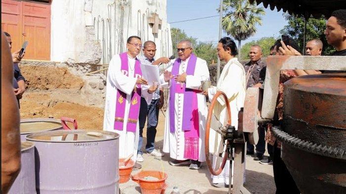 Peletakan Batu Pertama Renovasi Gereja Habi, Keuskupan Maumere, Titik ...