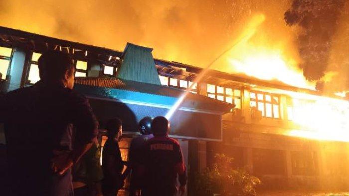 Lipsus - Kebakaran Kantor Dinkes NTT, Saksi Lihat Api dari Lantai Dua ...