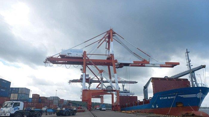 Satu Container Crane Pelindo Kupang Rusak, Agus Nazar Pastikan Bongkar ...
