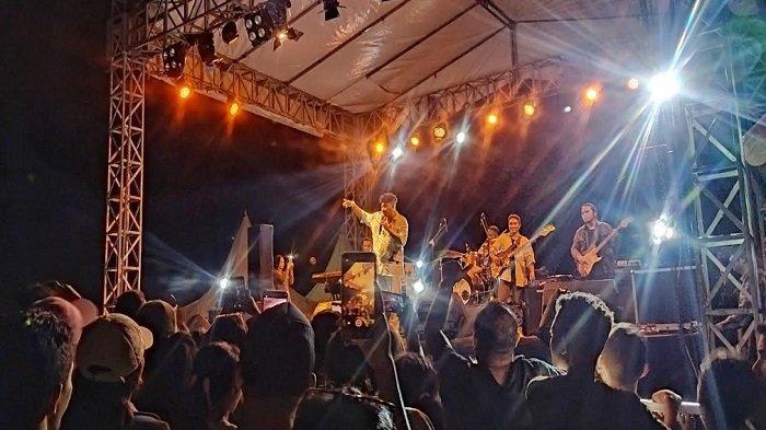 Picnic Over The Hill Vol 2 di Parapuar Labuan Bajo, Penampilan Justy ...