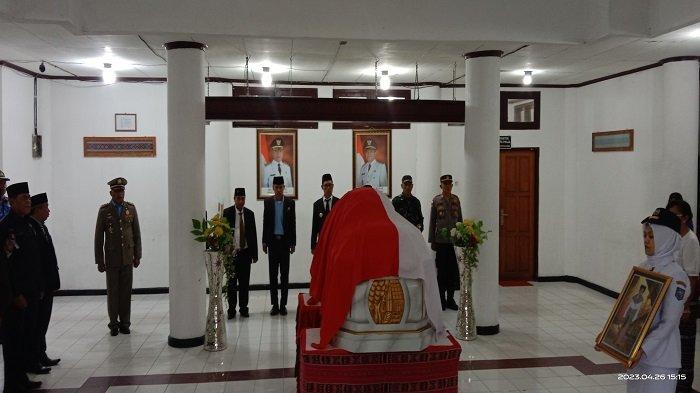 Bupati dan Wakil Bupati Hadiri Proses Pemakaman Bupati Pertama Timor ...