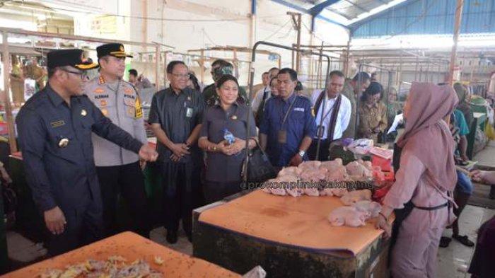 Linus Lusi Resmi Luncurkan Program PAS AMAN di Pasar Oebobo Kota Kupang ...