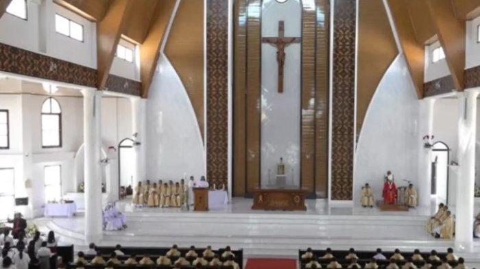 Uskup Petrus Turang Berkati Gereja Katedral Kristus Raja Kupang - Pos ...