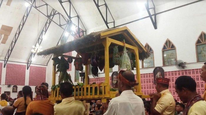 Persembahan Unik KUB Santa Helena Paroki Santo Matias Rasul Tofa Saat ...