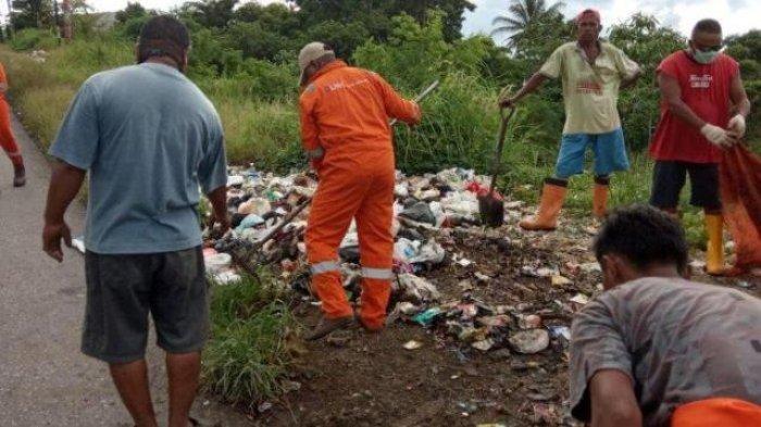 254 Petugas Dinas Lingkungan Hidup dan Kebersihan Kota Kupang Setiap ... 254 Petugas Dinas Lingkungan Hidup dan Kebersihan Kota Kupang Setiap ...