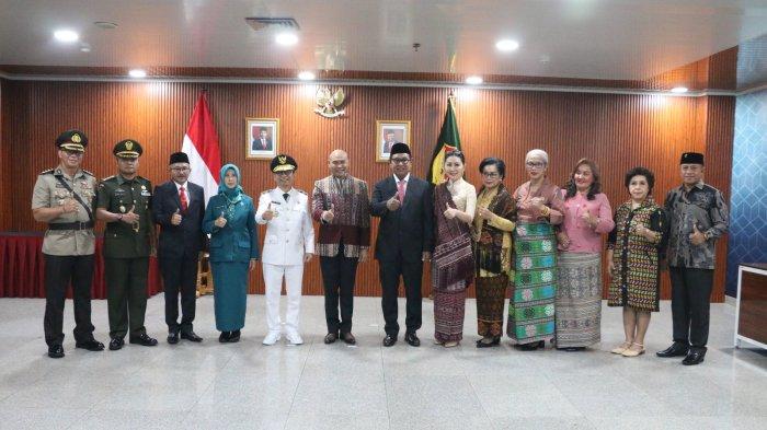 Cerita Sekda Kosmas Lana Tentang Pj Gubernur NTT Ayodhia Kalake: Saya ... Cerita Sekda Kosmas Lana Tentang Pj Gubernur NTT Ayodhia Kalake: Saya ...
