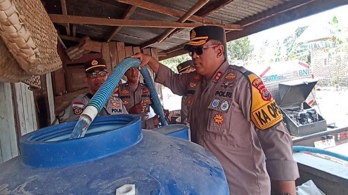 Krisis Air Bersih, Polres Sikka Salurkan 20 Ribu Liter Air untuk Warga di Hurabegor Sikka - Pos ...