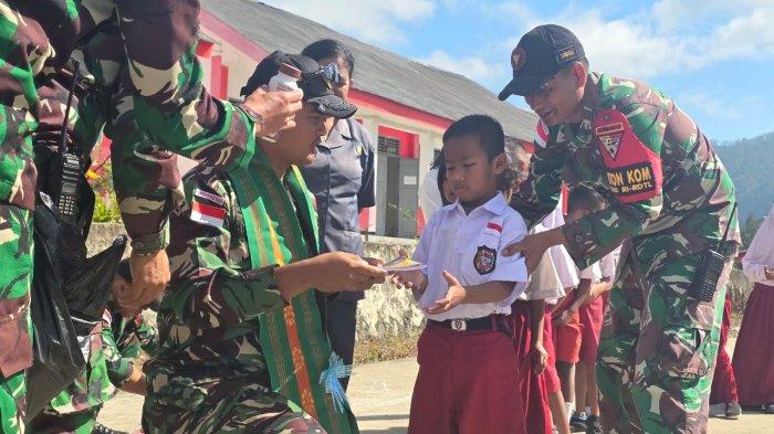 Rayakan Hari Anak Nasional, Satgas Pamtas RI-RDTL Yonkav 6 Naga/Karimata Bagi Buku dan Hibur ...