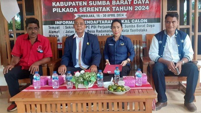 Ratu Wulla Daftarkan Diri ke PDI Perjuangan Sebagai Bakal Calon Bupati ...