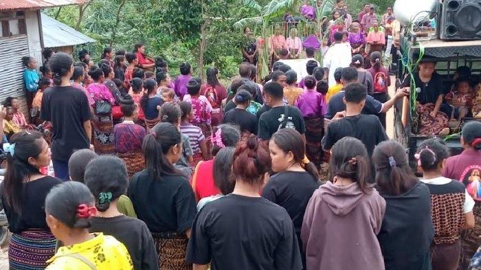 Umat Katolik Kuasi Paroki Kristus Raja-Kisa, Maumere Ikut Jalan Salib ...