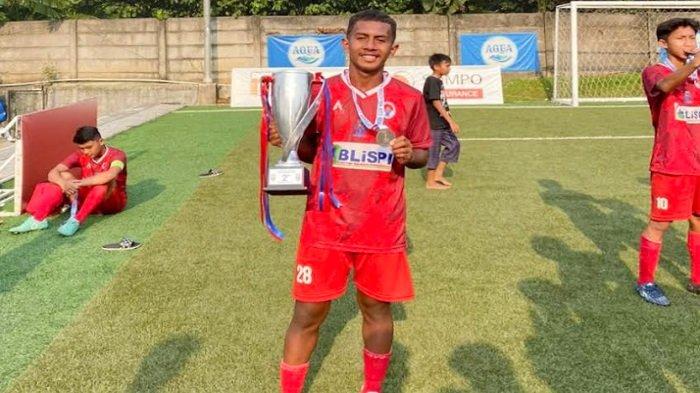 Raymond Halek Asal Belu Raih Beasiswa Sepak Bola di Universitas ...