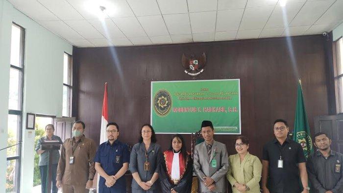 Robertus Haekase Dilantik Jadi Panitera Pengadilan Negeri Bajawa - Pos ...